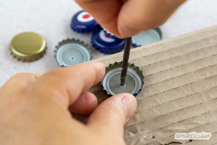 Rassel basteln: Lustig-lautes Tamburin mit Kronkorken – smarticular Verlag